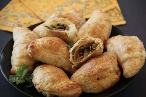 Quick & EASY Chicken Curry Puffs - Ministry of Curry